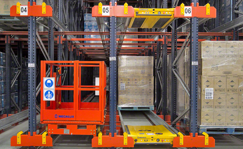 Greater storage capacity and speed with Pallet Shuttle - Mecalux.com