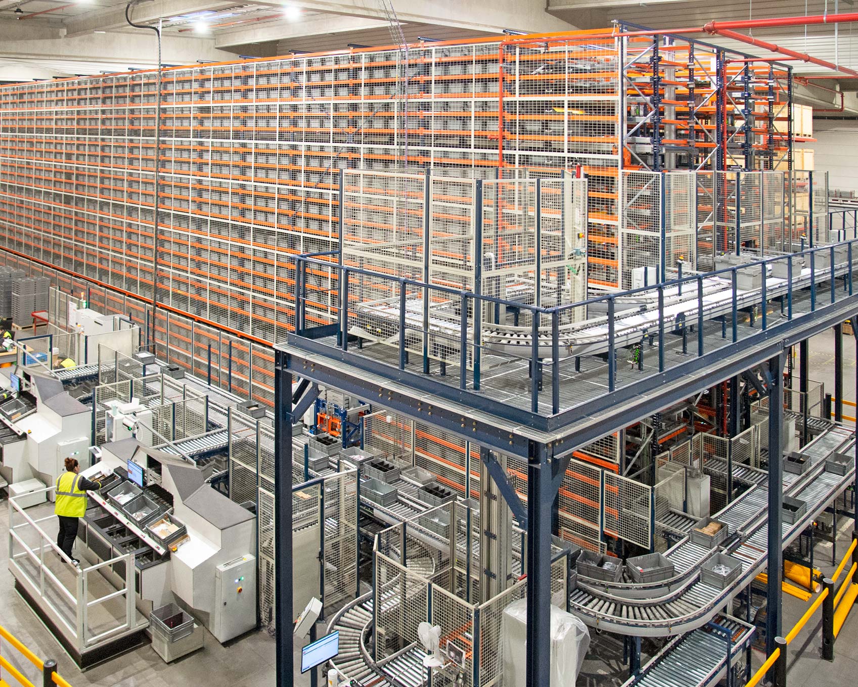 Shuttle System (storage solution for boxes) - Mecalux.com