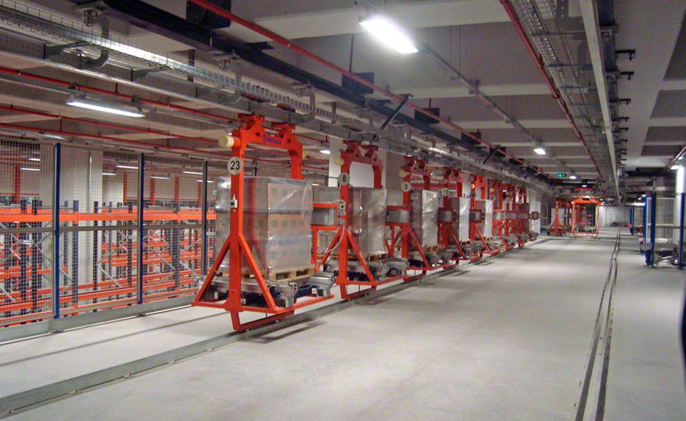 A global benchmark in automated clad-rack warehouses - Mecalux.com