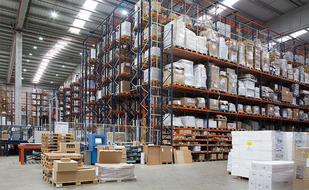 Example of Automating for Industrias Cosmic’s Warehouse - Mecalux.com