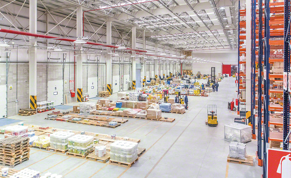 Pinturerías Rex has built a brand new distribution centre - Mecalux.com