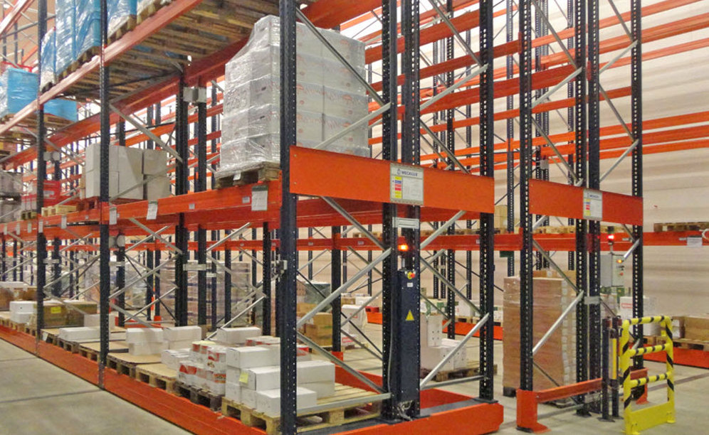 Movirack and Push-back multiply storage capacity - Mecalux.com